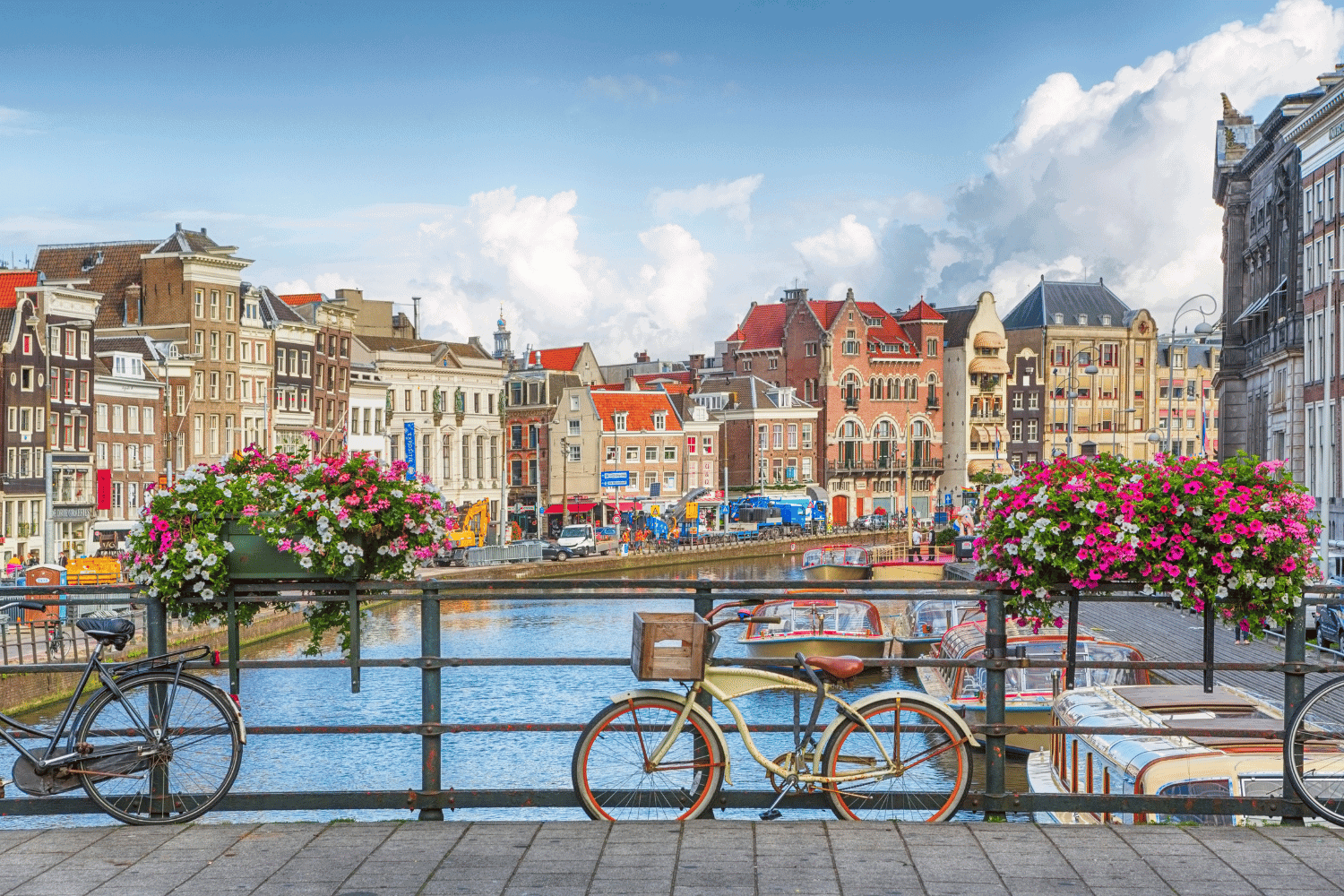 Amsterdam Vs Paris Which City Is Better For You Brilliantio Amsterdam Vs Paris Which City Is Better For You Brilliantio