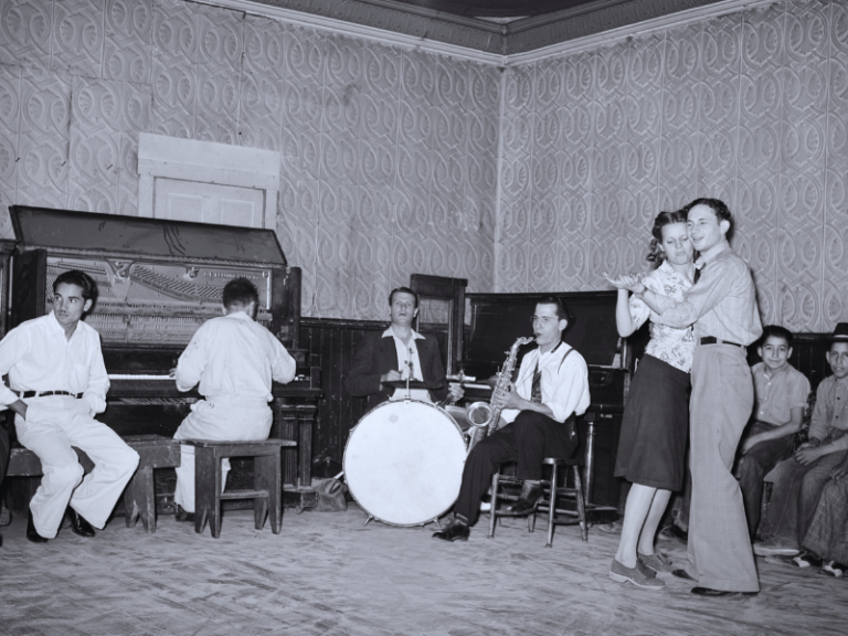 Songs from the 40s: A Nostalgic Journey Through Time - brilliantio